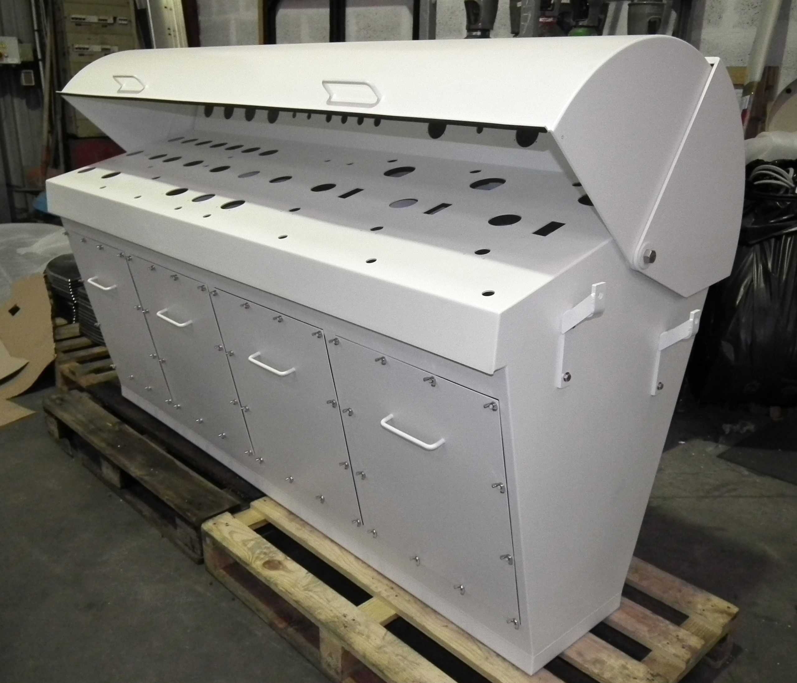 Pupitre de commande bateau inox peint - Fabrication sur mesure - BTSI